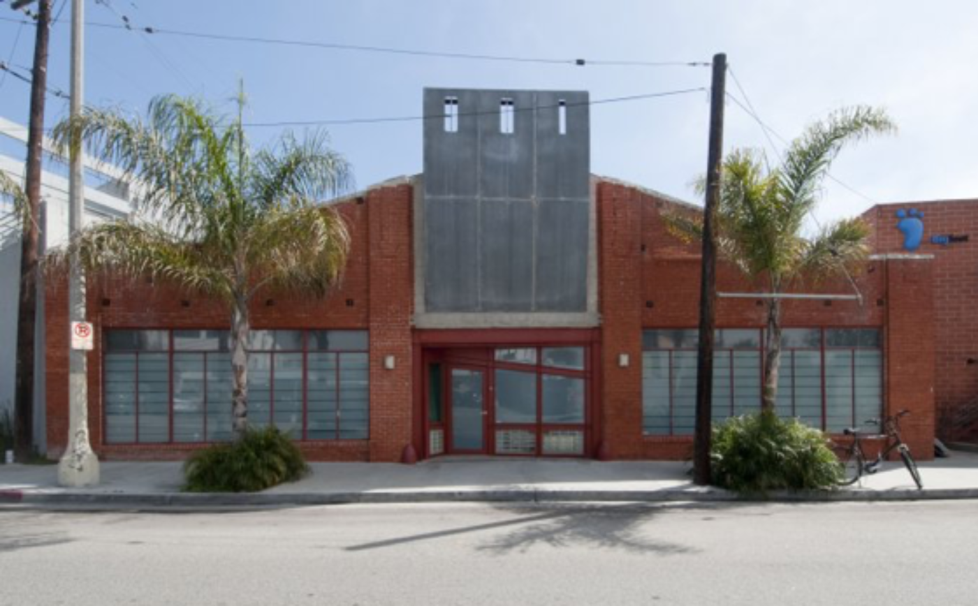 Partly Modern and Partly “Other”: Architecture of the 1990s - Docomomo